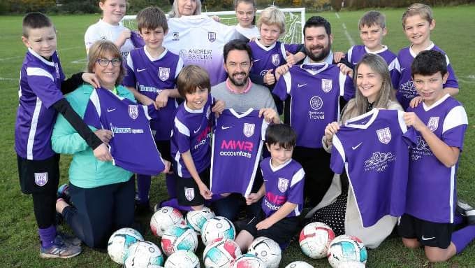 Christmas comes early for junior football club | abergavennychronicle.com