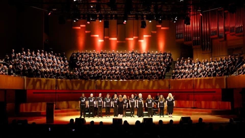 Abergavenny choir help celebrate Tenovus Cancer Care ...