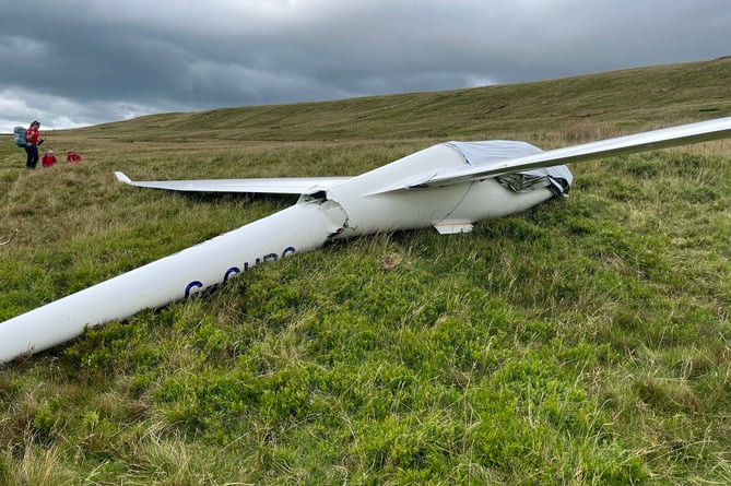 Glider crash in Black Mountains hospitalises pilot ...