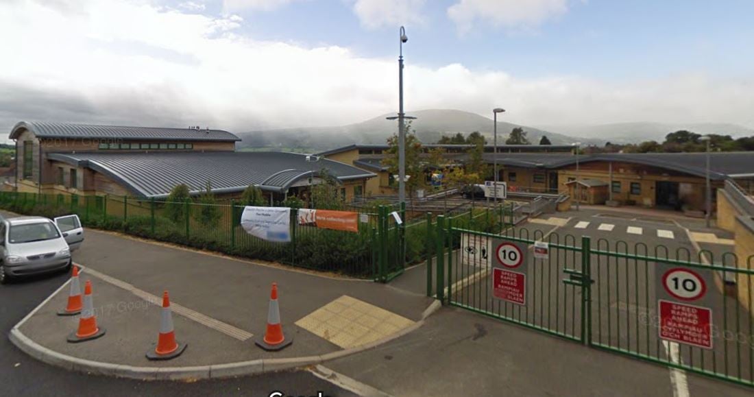 Potential for Ysgol Gymraeg Y Fenni to relocate to Deri View site ...