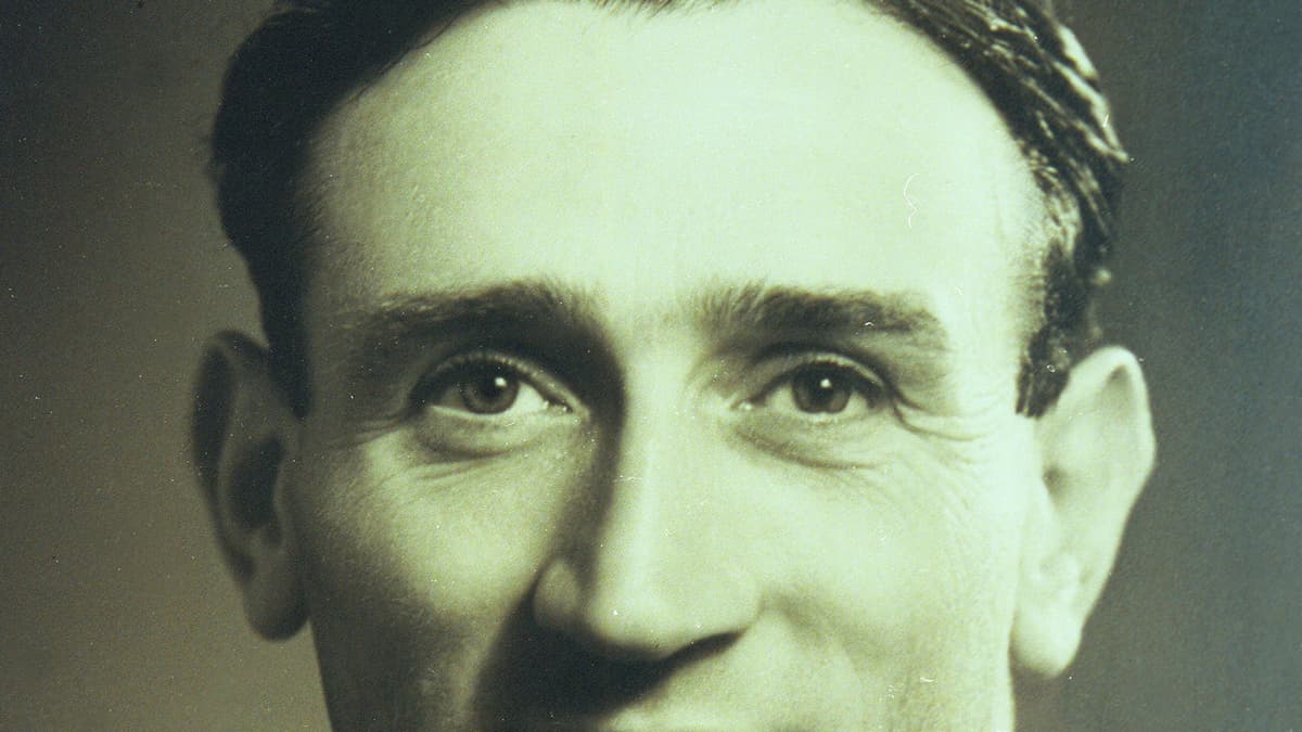 New home for statue of Welsh rugby legend | abergavennychronicle.com