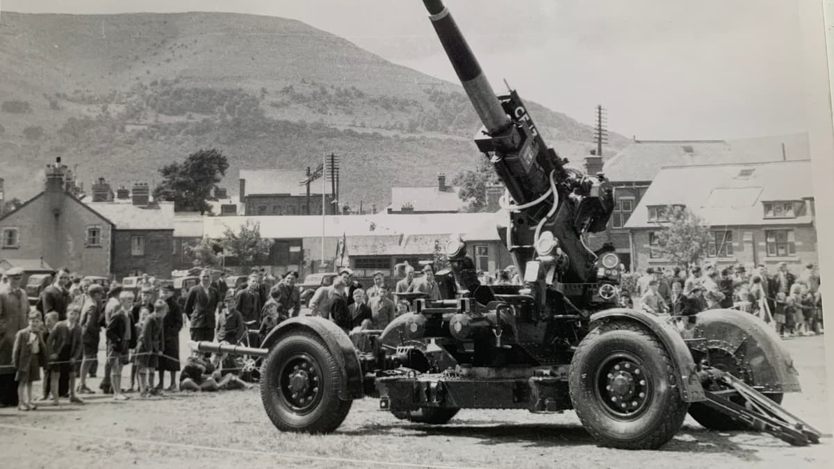 The day the big guns came to town! | abergavennychronicle.com