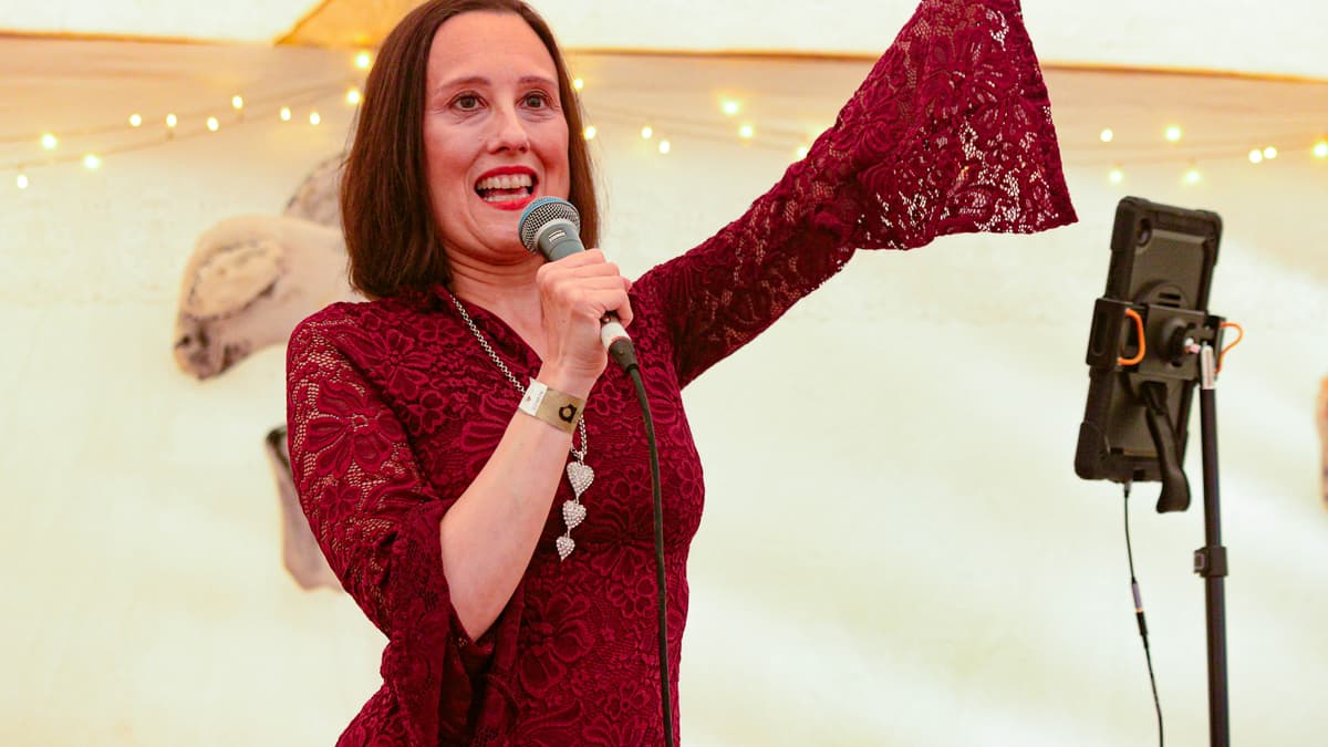 Crickhowell singer launches haunting new single | abergavennychronicle.com
