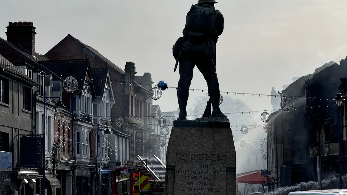 The fire as it unfolded from the Chronicle's reporter on the scene ...