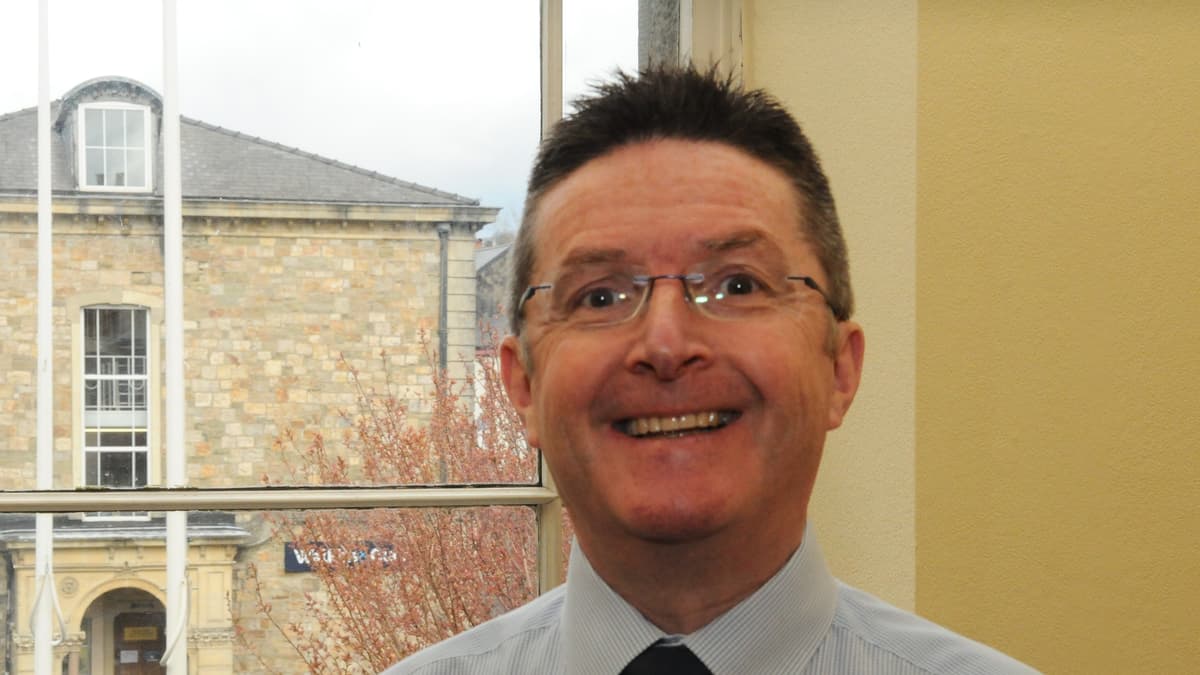 Finance chief Nigel signs his final cheque at local authority ...