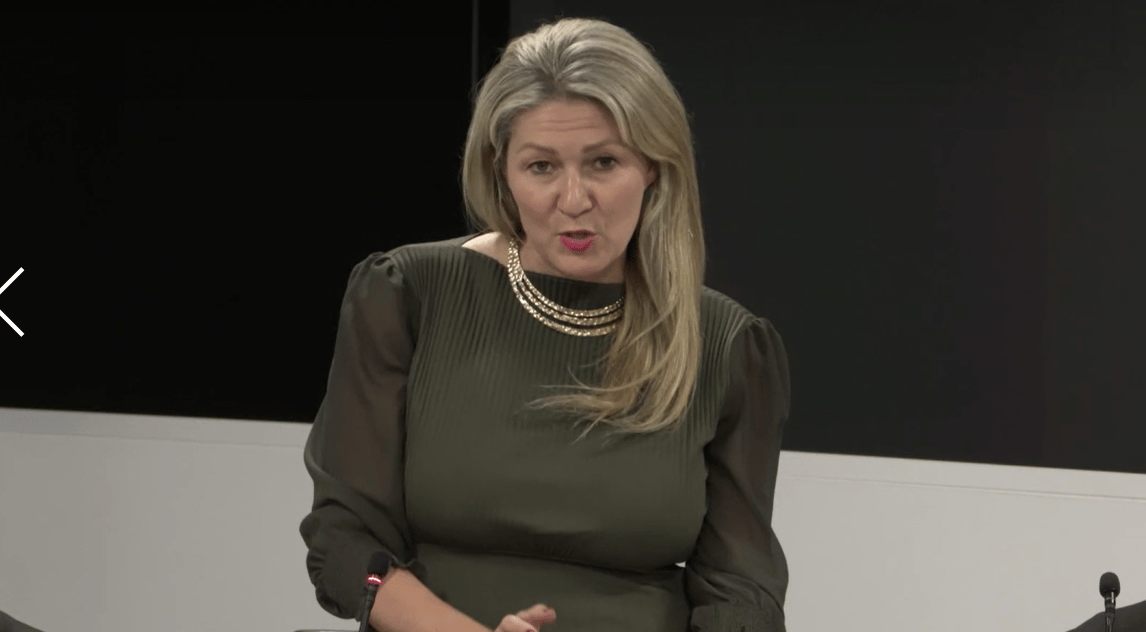 Tassiaraujo live got verified swift with EM arranging a