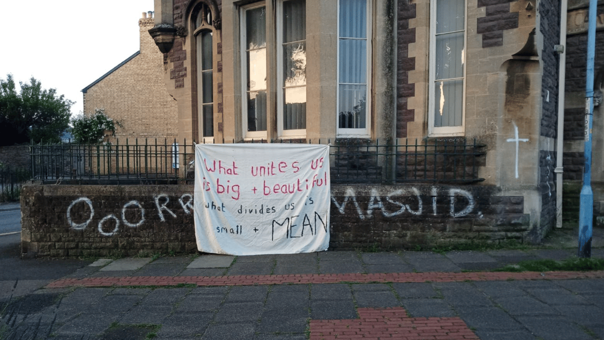 Response to anti-Muslim mosque graffiti seen by locals ...