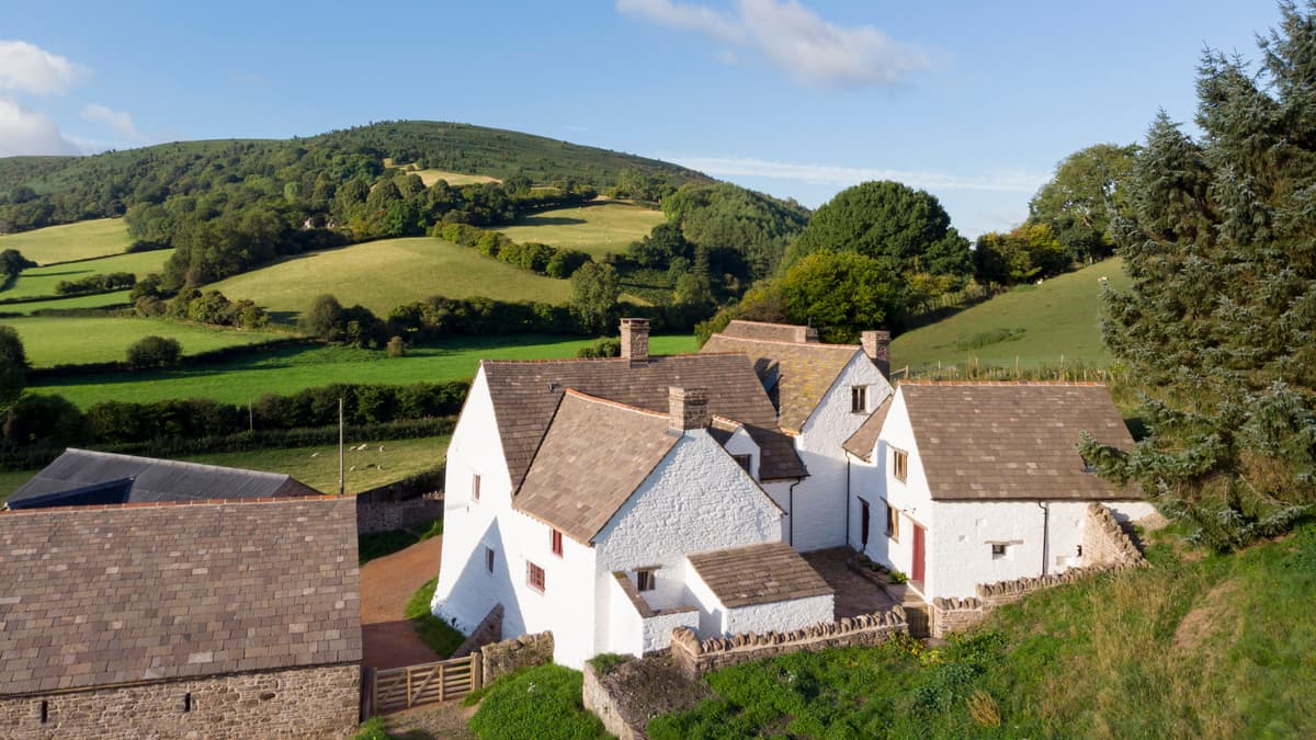 Explore Llwyn Celyn: Historic Grade-I listed house opens to public ...