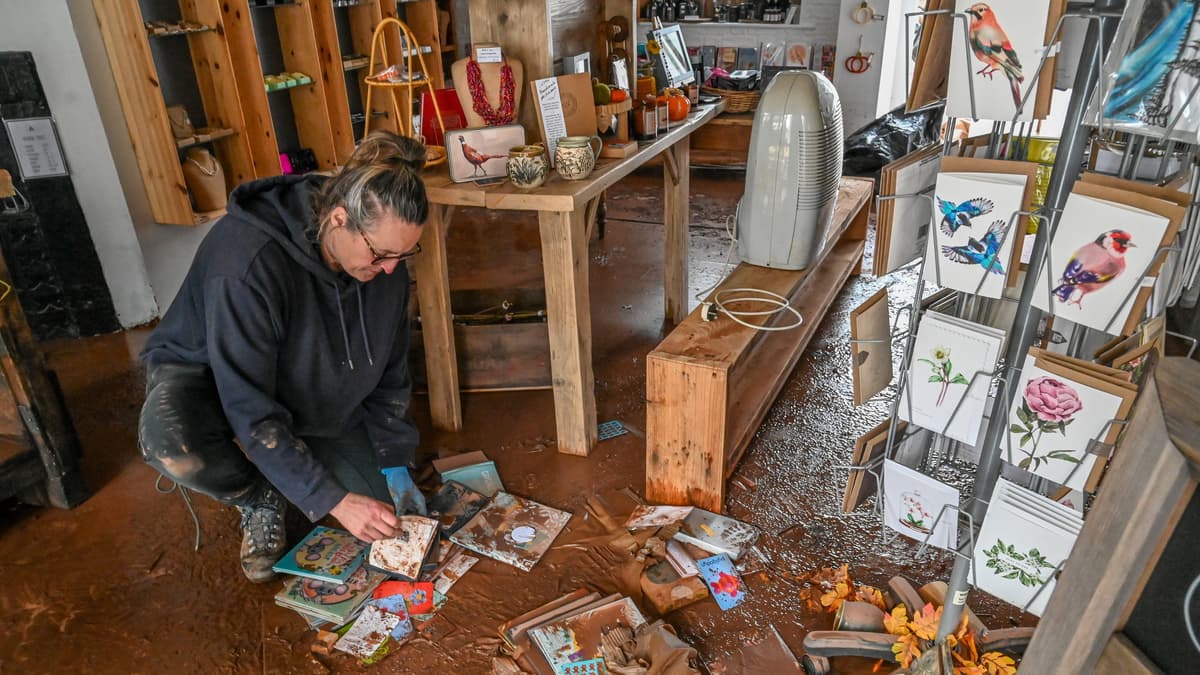 Monmouth - the clean up begins as residents return to their homes and ...