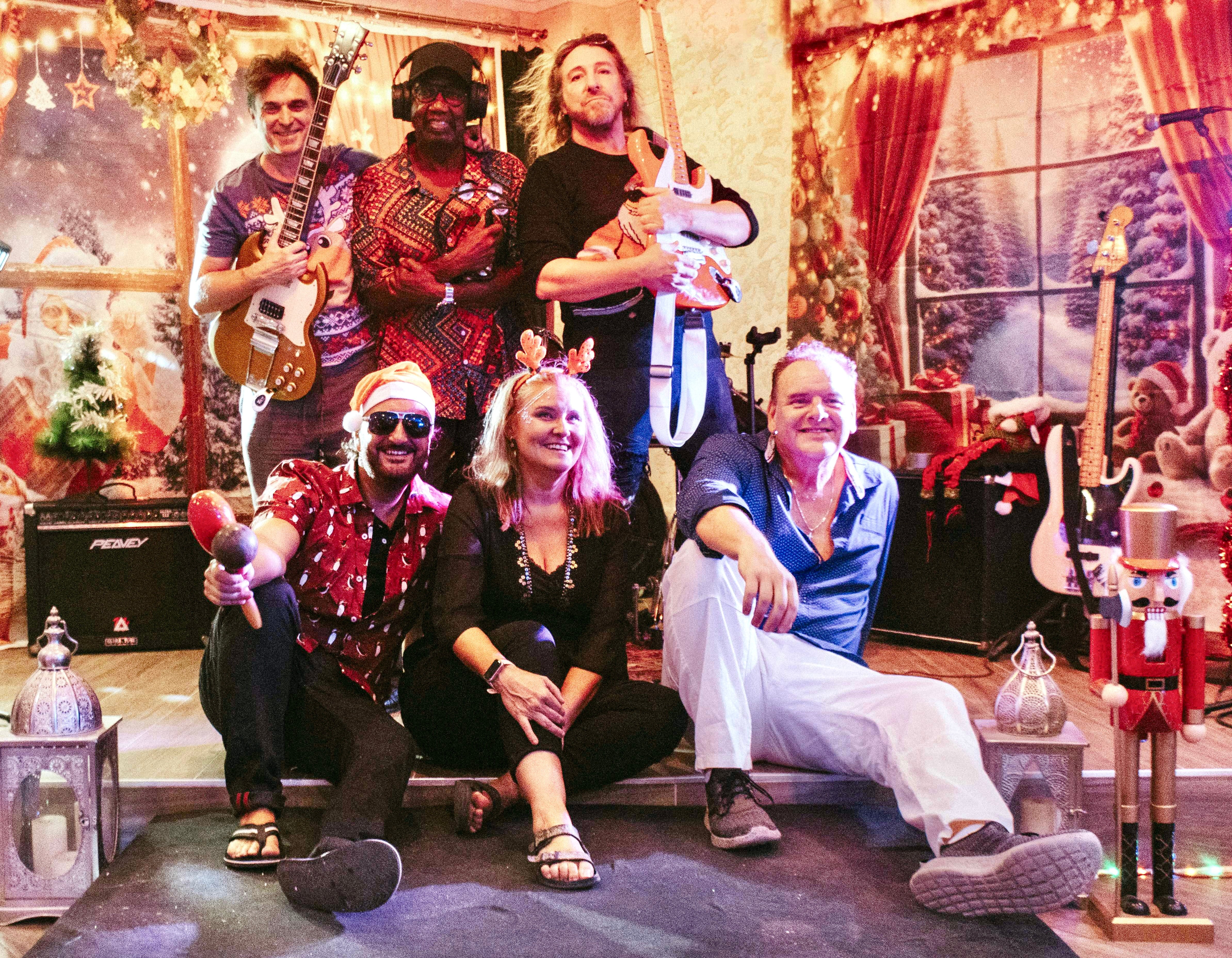 Katy And The Wild Ones in last push for Xmas chart ...