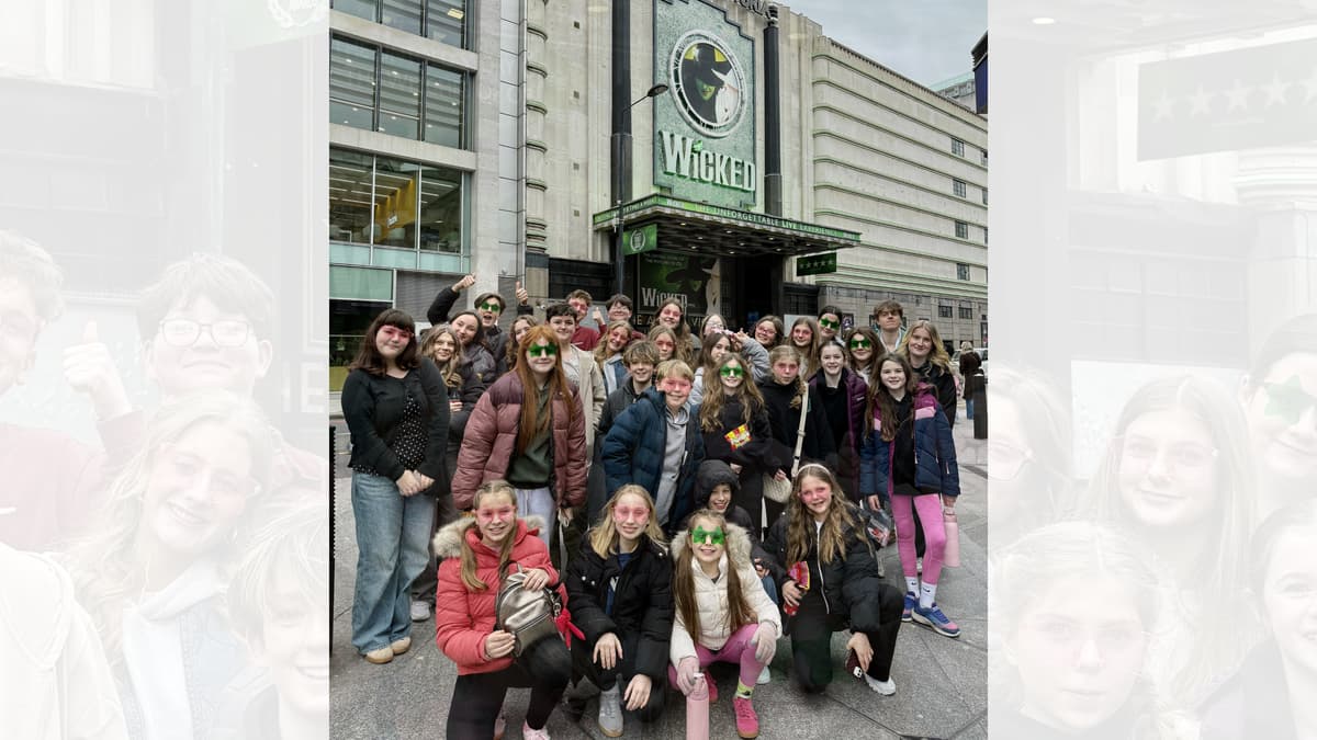 AAODS Juniors visit London for Wicked workshop and West End show ...